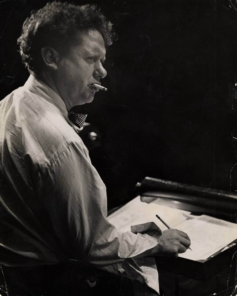 Dylan Thomas Biography and Bibliography | FreeBook Summaries