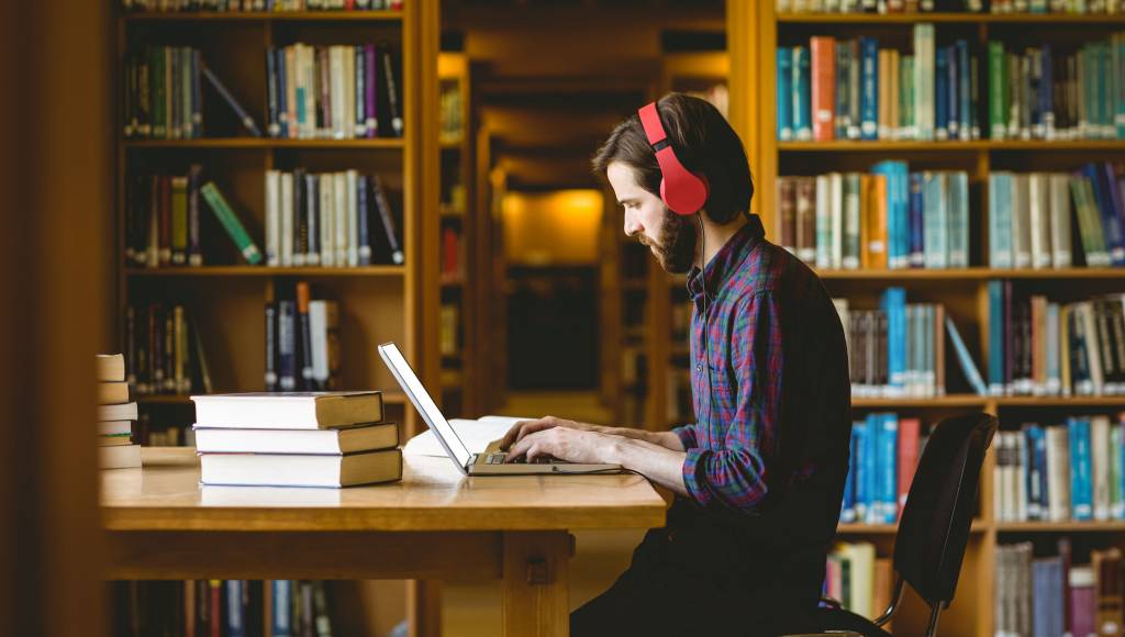 How to Write a Movie Analysis Essay: Tips and Examples | FreebookSummary